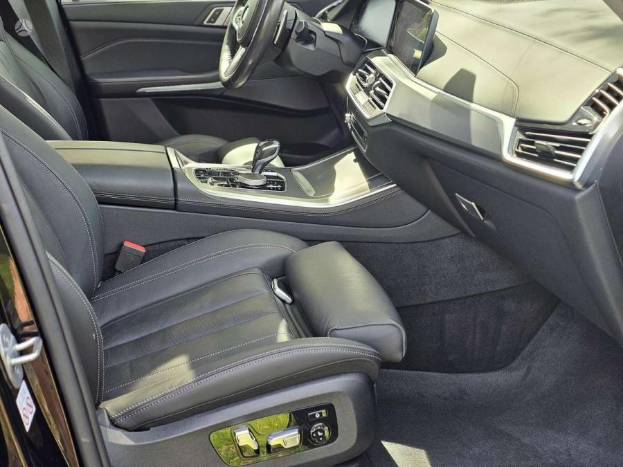 Black BMW X5 2019 in Silute, with an engine capacity of 2.99 L and mileage of 317 thousand km for 29500 €, photo 20 on AUTOMOTO.COM.LV