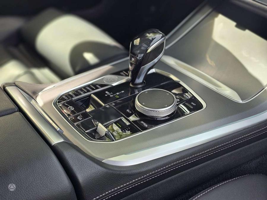 Black BMW X5 2019 in Silute, with an engine capacity of 2.99 L and mileage of 317 thousand km for 29500 €, photo 21 on AUTOMOTO.COM.LV