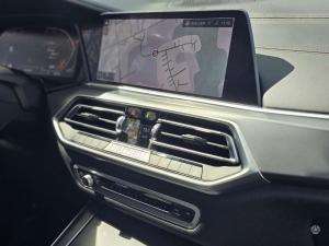Black BMW X5 2019 in Silute, with an engine capacity of 2.99 L and mileage of 317 thousand km for 29500 €, photo 22 on AUTOMOTO.COM.LV