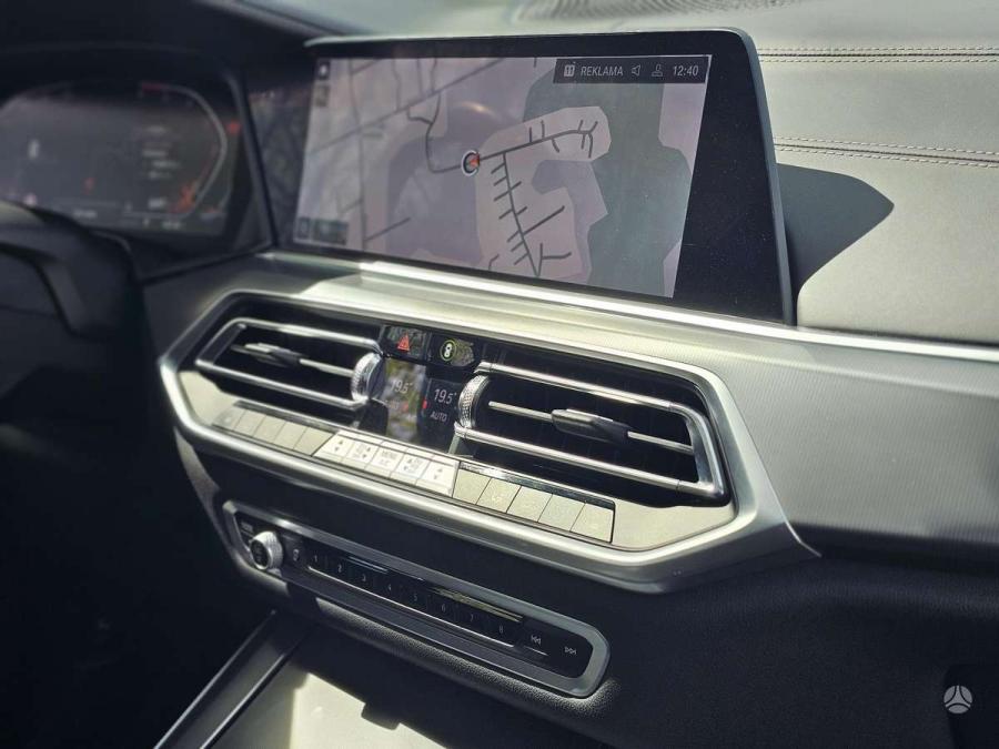 Black BMW X5 2019 in Silute, with an engine capacity of 2.99 L and mileage of 317 thousand km for 29500 €, photo 22 on AUTOMOTO.COM.LV
