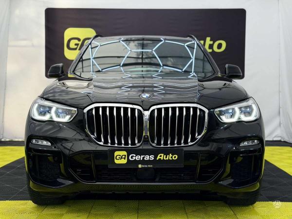 BMW X5 2019 in Vilnius on AUTOMOTO.COM.LV Black BMW X5 2019 in Vilnius, with an engine capacity of 4.40 L and mileage of 252 thousand km for 35290 €, photo 3 on AUTOMOTO.COM.LV