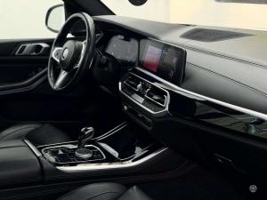 Black BMW X5 2019 in Vilnius, with an engine capacity of 4.40 L and mileage of 252 thousand km for 35290 €, photo 17 on AUTOMOTO.COM.LV