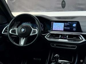 Black BMW X5 2019 in Vilnius, with an engine capacity of 4.40 L and mileage of 252 thousand km for 35290 €, photo 19 on AUTOMOTO.COM.LV