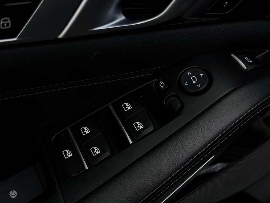 Black BMW X5 2019 in Vilnius, with an engine capacity of 4.40 L and mileage of 252 thousand km for 35290 €, photo 23 on AUTOMOTO.COM.LV