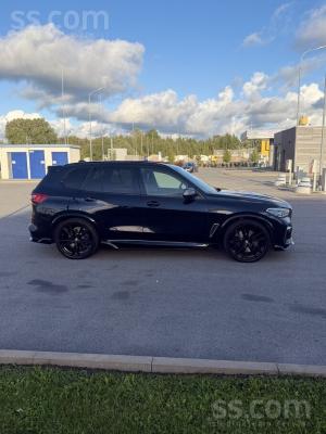Melns BMW X5 2019 Liepāja, ar dzinēja tilpumu 3.00 L un nobraukumu 187 tūkst. km par 55000 €, foto  vietnē AUTOMOTO.COM.LV