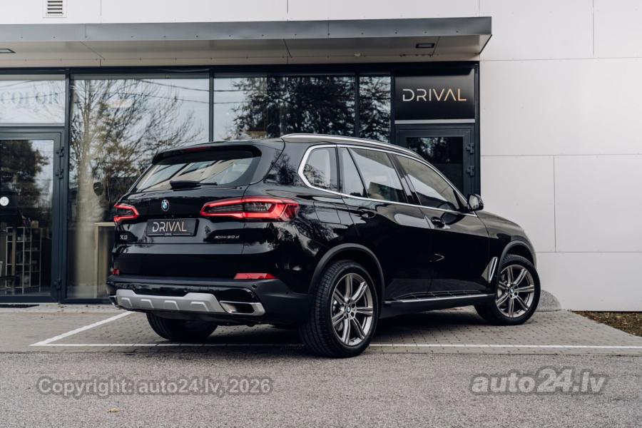 Melns BMW X5 2019 Tallina, ar dzinēja tilpumu 3.00 L un nobraukumu 159 tūkst. km par 40900 €, foto 7 vietnē AUTOMOTO.COM.LV