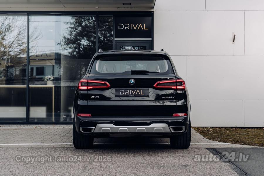 Melns BMW X5 2019 Tallina, ar dzinēja tilpumu 3.00 L un nobraukumu 159 tūkst. km par 40900 €, foto 15 vietnē AUTOMOTO.COM.LV