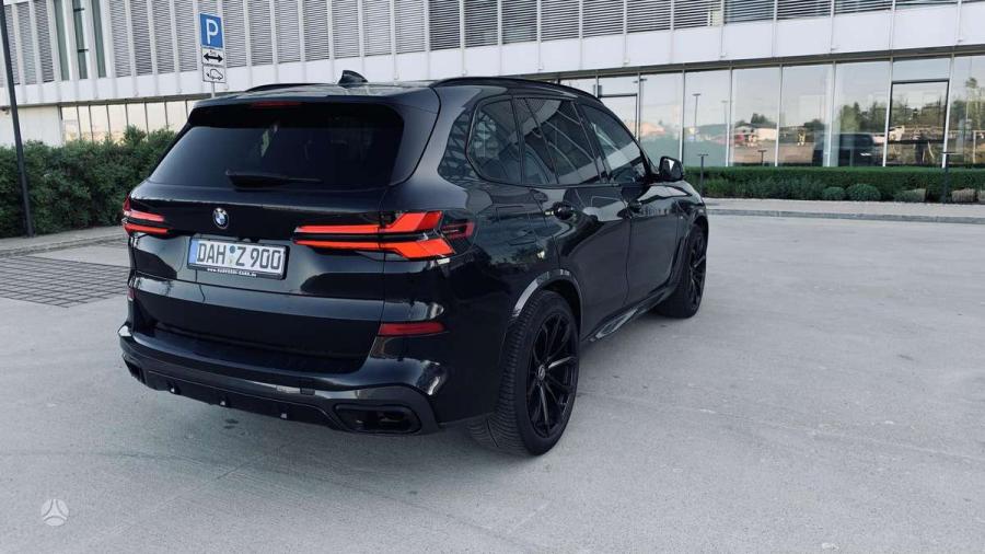 Black BMW X5 2019 in Vilnius, with an engine capacity of 2.99 L and mileage of 220 thousand km for 37200 €, photo 1 on AUTOMOTO.COM.LV