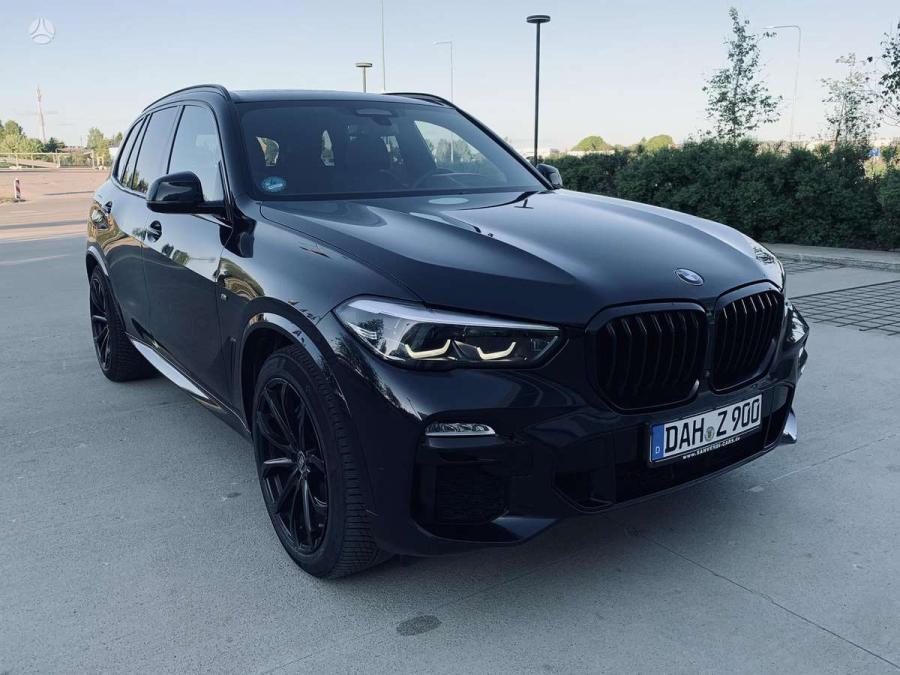 Black BMW X5 2019 in Vilnius, with an engine capacity of 2.99 L and mileage of 220 thousand km for 37200 €, photo 3 on AUTOMOTO.COM.LV