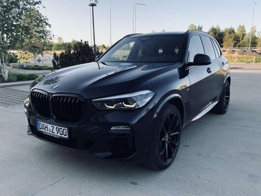 Black BMW X5 2019 in Vilnius, with an engine capacity of 2.99 L and mileage of 220 thousand km for 37200 €, photo 4 on AUTOMOTO.COM.LV