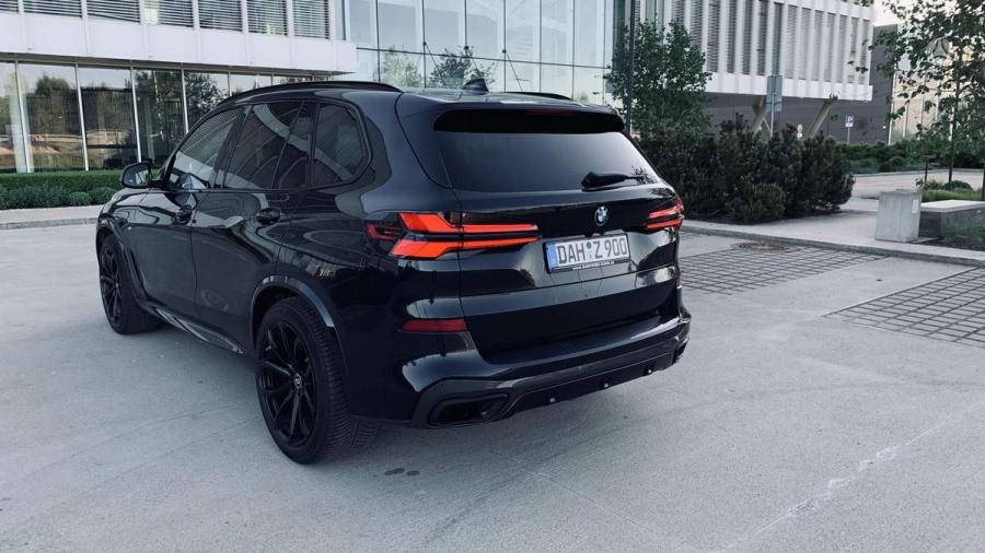 Black BMW X5 2019 in Vilnius, with an engine capacity of 2.99 L and mileage of 220 thousand km for 37200 €, photo 5 on AUTOMOTO.COM.LV