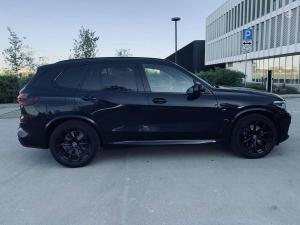 Black BMW X5 2019 in Vilnius, with an engine capacity of 2.99 L and mileage of 220 thousand km for 37200 €, photo 10 on AUTOMOTO.COM.LV