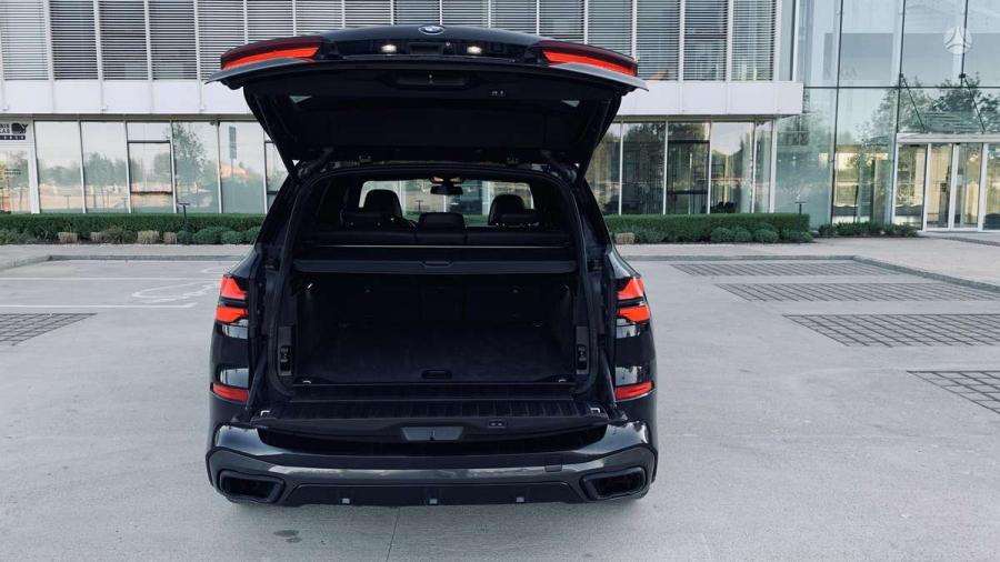 Black BMW X5 2019 in Vilnius, with an engine capacity of 2.99 L and mileage of 220 thousand km for 37200 €, photo 12 on AUTOMOTO.COM.LV