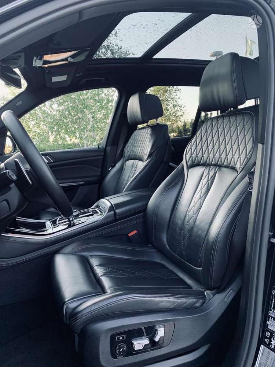Black BMW X5 2019 in Vilnius, with an engine capacity of 2.99 L and mileage of 220 thousand km for 37200 €, photo 15 on AUTOMOTO.COM.LV