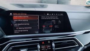 Black BMW X5 2019 in Vilnius, with an engine capacity of 2.99 L and mileage of 220 thousand km for 37200 €, photo 18 on AUTOMOTO.COM.LV