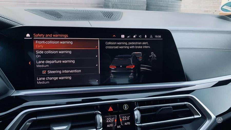 Black BMW X5 2019 in Vilnius, with an engine capacity of 2.99 L and mileage of 220 thousand km for 37200 €, photo 18 on AUTOMOTO.COM.LV