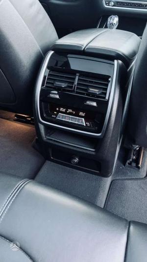 Black BMW X5 2019 in Vilnius, with an engine capacity of 2.99 L and mileage of 220 thousand km for 37200 €, photo 30 on AUTOMOTO.COM.LV