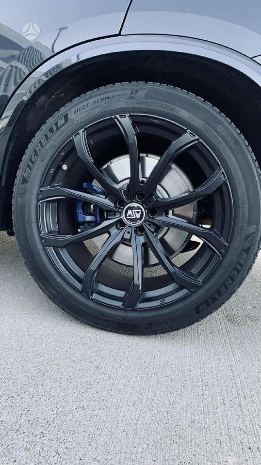 Black BMW X5 2019 in Vilnius, with an engine capacity of 2.99 L and mileage of 220 thousand km for 37200 €, photo 32 on AUTOMOTO.COM.LV