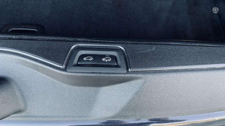 Black BMW X5 2019 in Vilnius, with an engine capacity of 2.99 L and mileage of 220 thousand km for 37200 €, photo 33 on AUTOMOTO.COM.LV
