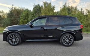 Black BMW X5 2019 in Silute, with an engine capacity of 3.00 L and mileage of 310 thousand km for 32900 €, photo 4 on AUTOMOTO.COM.LV