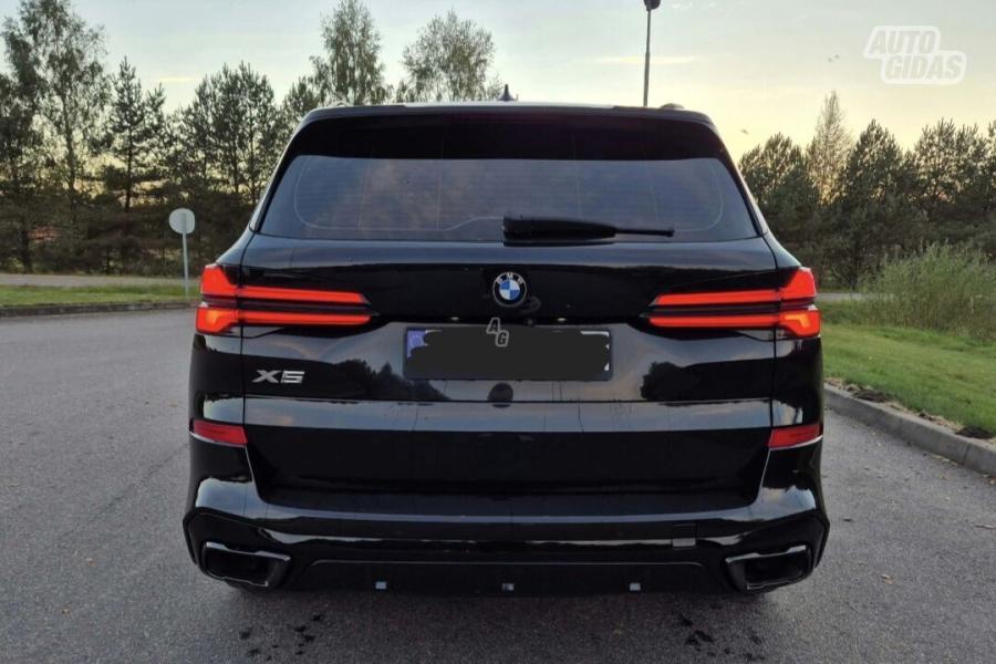 Black BMW X5 2019 in Silute, with an engine capacity of 3.00 L and mileage of 310 thousand km for 32900 €, photo 5 on AUTOMOTO.COM.LV