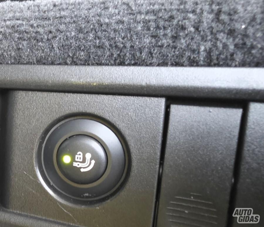 Black BMW X5 2019 in Silute, with an engine capacity of 3.00 L and mileage of 310 thousand km for 32900 €, photo 30 on AUTOMOTO.COM.LV
