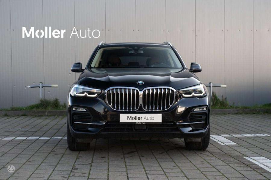 Black BMW X5 2020 in Vilnius, with an engine capacity of 3.00 L and mileage of 107 thousand km for 43250 €, photo 2 on AUTOMOTO.COM.LV