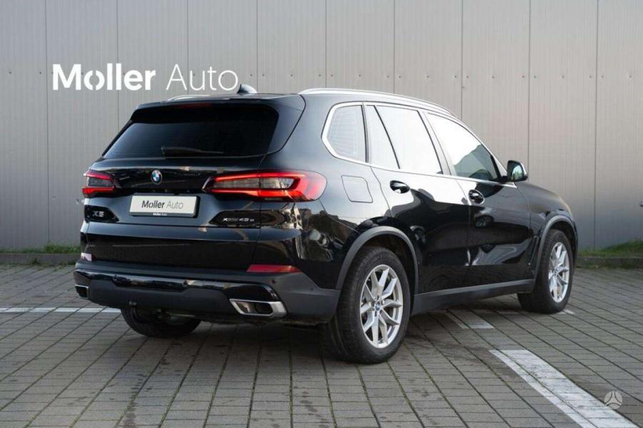 Black BMW X5 2020 in Vilnius, with an engine capacity of 3.00 L and mileage of 107 thousand km for 43250 €, photo 6 on AUTOMOTO.COM.LV