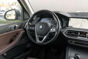 Black BMW X5 2020 in Vilnius, with an engine capacity of 3.00 L and mileage of 107 thousand km for 43250 €, photo 17 on AUTOMOTO.COM.LV
