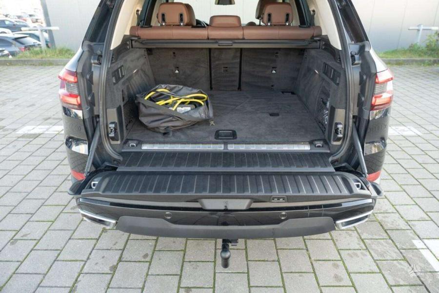 Black BMW X5 2020 in Vilnius, with an engine capacity of 3.00 L and mileage of 107 thousand km for 43250 €, photo 19 on AUTOMOTO.COM.LV