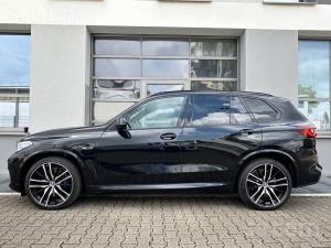 Black BMW X5 2020 in Riga, with an engine capacity of 3.00 L and mileage of 0 thousand km for 55999 €, photo 2 on AUTOMOTO.COM.LV