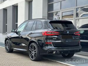 Black BMW X5 2020 in Riga, with an engine capacity of 3.00 L and mileage of 0 thousand km for 55999 €, photo 3 on AUTOMOTO.COM.LV