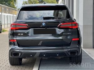 Black BMW X5 2020 in Riga, with an engine capacity of 3.00 L and mileage of 0 thousand km for 55999 €, photo 4 on AUTOMOTO.COM.LV