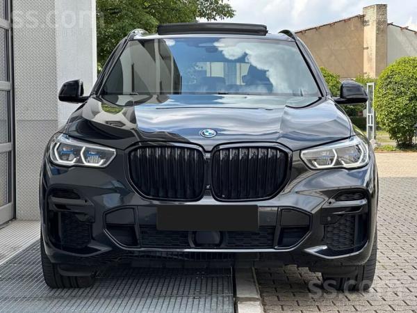 Black BMW X5 2020 in Riga, with an engine capacity of 3.00 L and mileage of 0 thousand km for 55999 €, photo 5 on AUTOMOTO.COM.LV