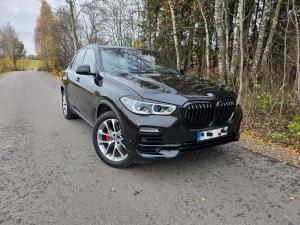 Black BMW X5 2020 in Vilnius, with an engine capacity of 3.00 L and mileage of 48 thousand km for 37000 €, photo 3 on AUTOMOTO.COM.LV