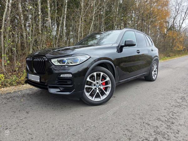 Black BMW X5 2020 in Vilnius, with an engine capacity of 3.00 L and mileage of 48 thousand km for 37000 €, photo 4 on AUTOMOTO.COM.LV