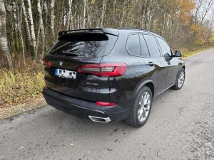Black BMW X5 2020 in Vilnius, with an engine capacity of 3.00 L and mileage of 48 thousand km for 37000 €, photo 5 on AUTOMOTO.COM.LV