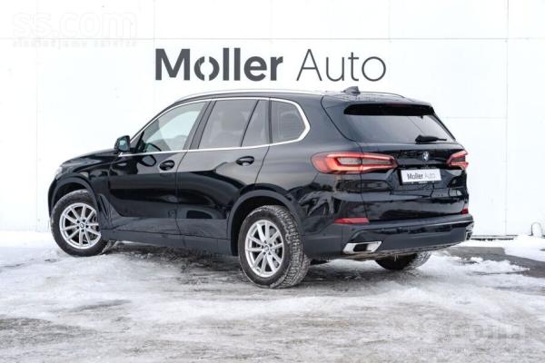 Black BMW X5 2020 in Riga, with an engine capacity of 3.00 L and mileage of 132 thousand km for 39950 €, photo 3 on AUTOMOTO.COM.LV