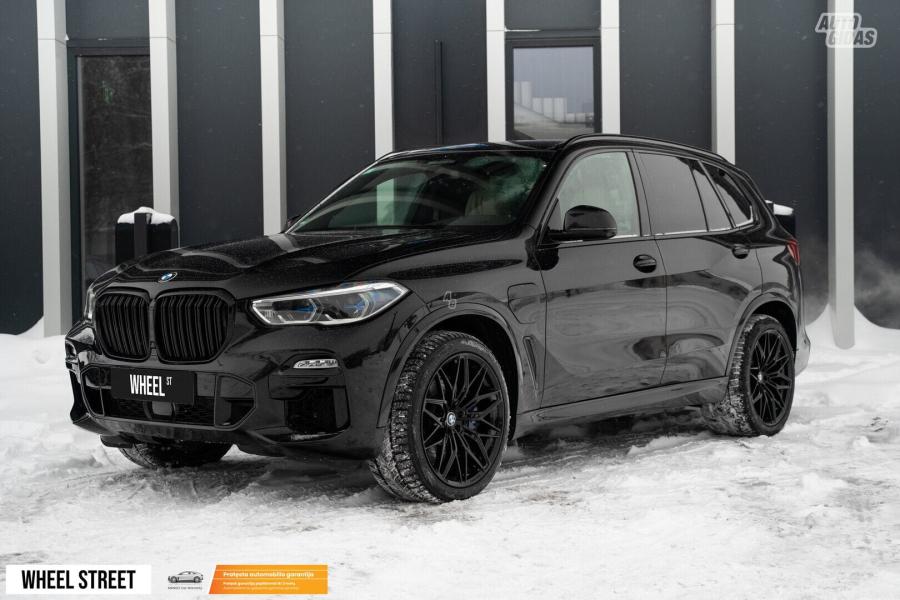 Black BMW X5 2020 in Vilnius, with an engine capacity of 3.00 L and mileage of 111 thousand km for 57990 €, photo 1 on AUTOMOTO.COM.LV