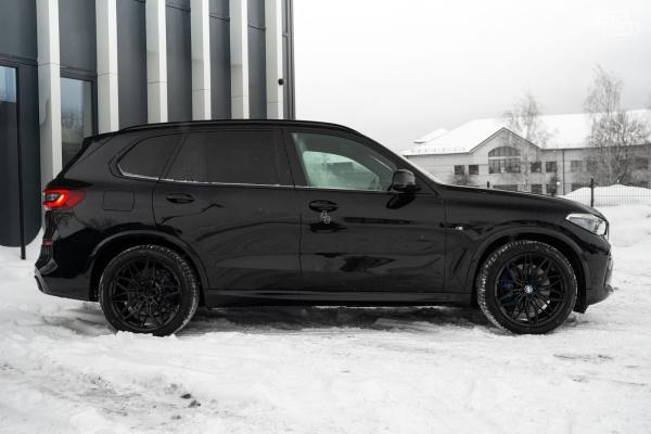 Black BMW X5 2020 in Vilnius, with an engine capacity of 3.00 L and mileage of 111 thousand km for 57990 €, photo 6 on AUTOMOTO.COM.LV