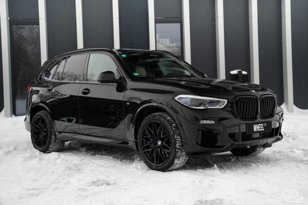 Black BMW X5 2020 in Vilnius, with an engine capacity of 3.00 L and mileage of 111 thousand km for 57990 €, photo 7 on AUTOMOTO.COM.LV