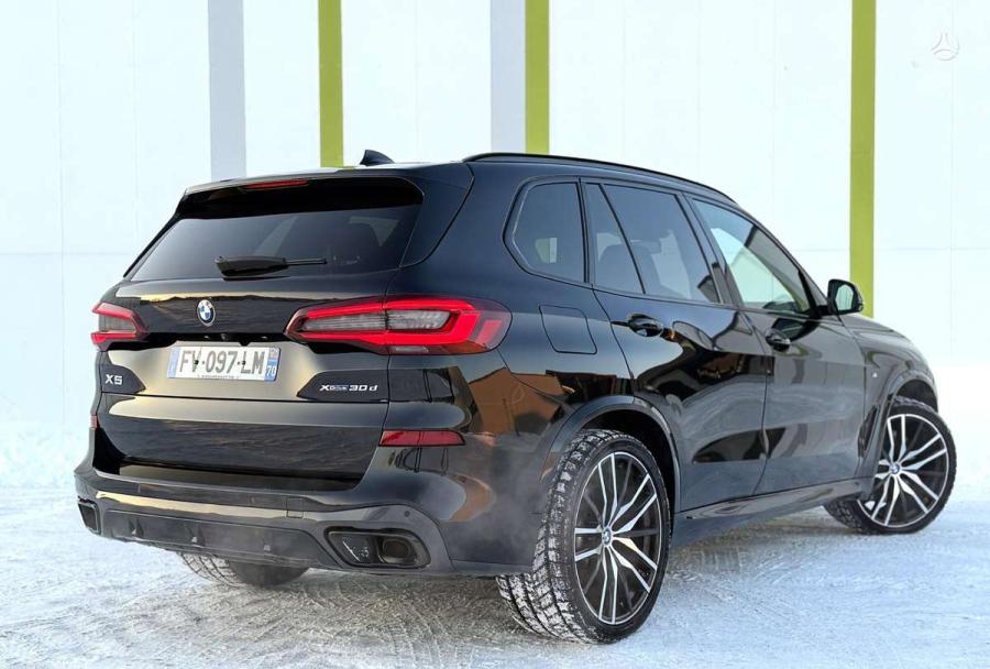 Melns BMW X5 2020 Tauragė, ar dzinēja tilpumu 2.99 L un nobraukumu 120 tūkst. km par 42000 €, foto 18 vietnē AUTOMOTO.COM.LV