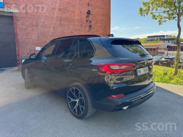 Black BMW X5 2020 in Riga, with an engine capacity of 3.00 L and mileage of 0 thousand km for 44900 €, photo 3 on AUTOMOTO.COM.LV