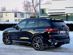 Black BMW X5 2020 in Tallinn, with an engine capacity of 3.00 L and mileage of 195 thousand km for 40990 €, photo 6 on AUTOMOTO.COM.LV