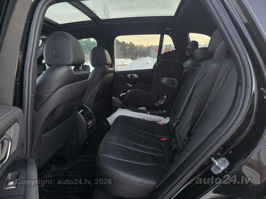 Black BMW X5 2020 in Tallinn, with an engine capacity of 3.00 L and mileage of 195 thousand km for 40990 €, photo 9 on AUTOMOTO.COM.LV