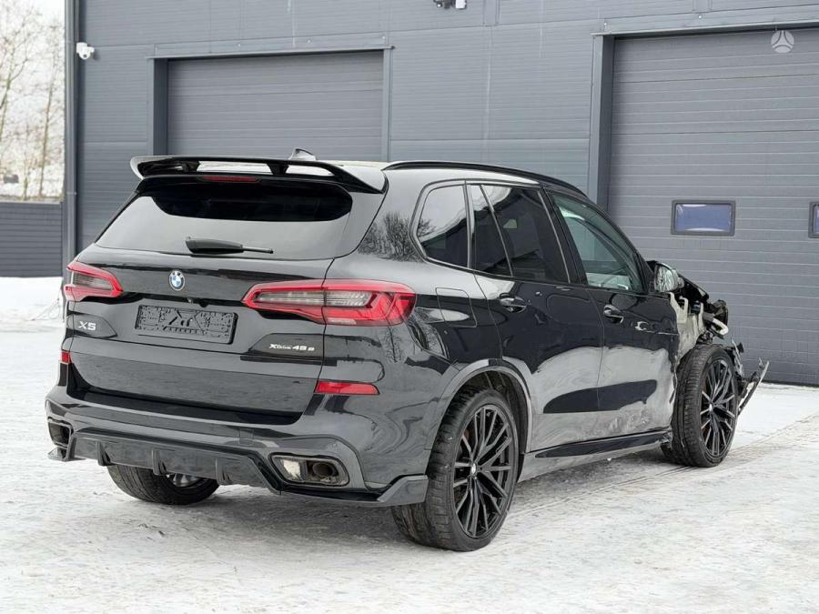 Melns BMW X5 2020 Kauņa, ar dzinēja tilpumu 3.00 L un nobraukumu 134 tūkst. km par 28650 €, foto 3 vietnē AUTOMOTO.COM.LV