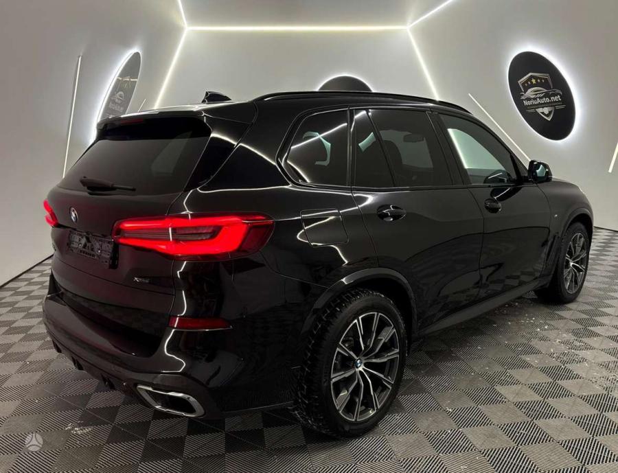 Black BMW X5 2020 in Marijampole, with an engine capacity of 2.99 L and mileage of 262 thousand km for 34999 €, photo 37 on AUTOMOTO.COM.LV