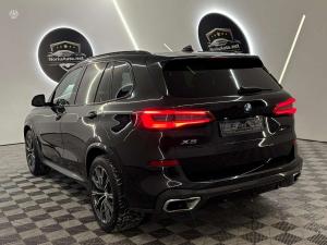 Black BMW X5 2020 in Marijampole, with an engine capacity of 2.99 L and mileage of 262 thousand km for 34999 €, photo 38 on AUTOMOTO.COM.LV
