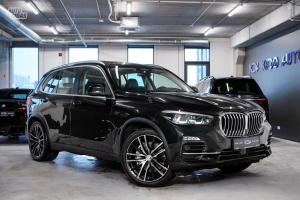 Melns BMW X5 2020 Marijampole, ar dzinēja tilpumu 3.00 L un nobraukumu 159 tūkst. km par 35950 €, foto  vietnē AUTOMOTO.COM.LV