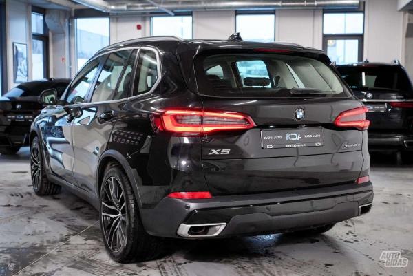 Black BMW X5 2020 in Marijampole, with an engine capacity of 3.00 L and mileage of 159 thousand km for 35950 €, photo 9 on AUTOMOTO.COM.LV